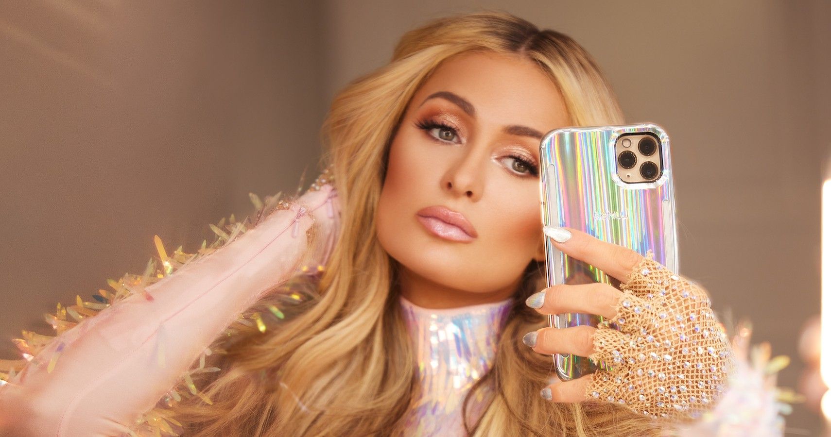 How Paris Hilton Earns & Spends Her $300 Million Net Worth